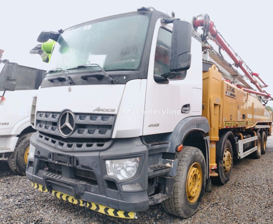 XCMG HB58V na šasiji Mercedes-Benz Arocs 4143 pumpa za beton