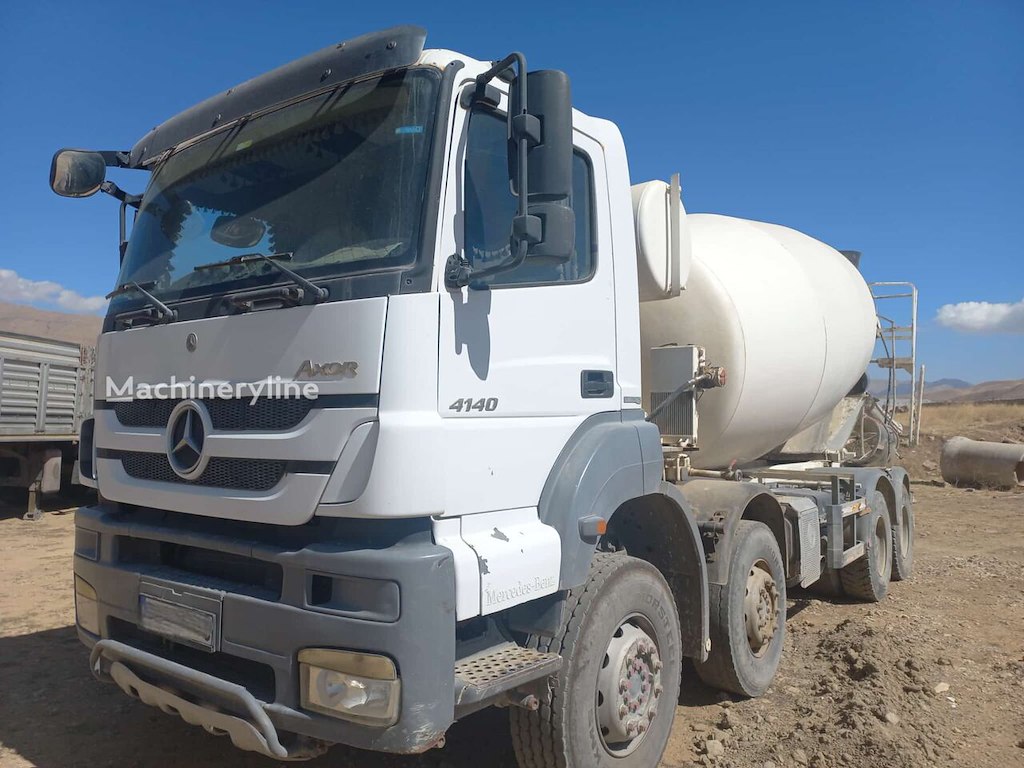 NT Grup na šasiji Mercedes-Benz 4140 kamion s mešalicom za beton