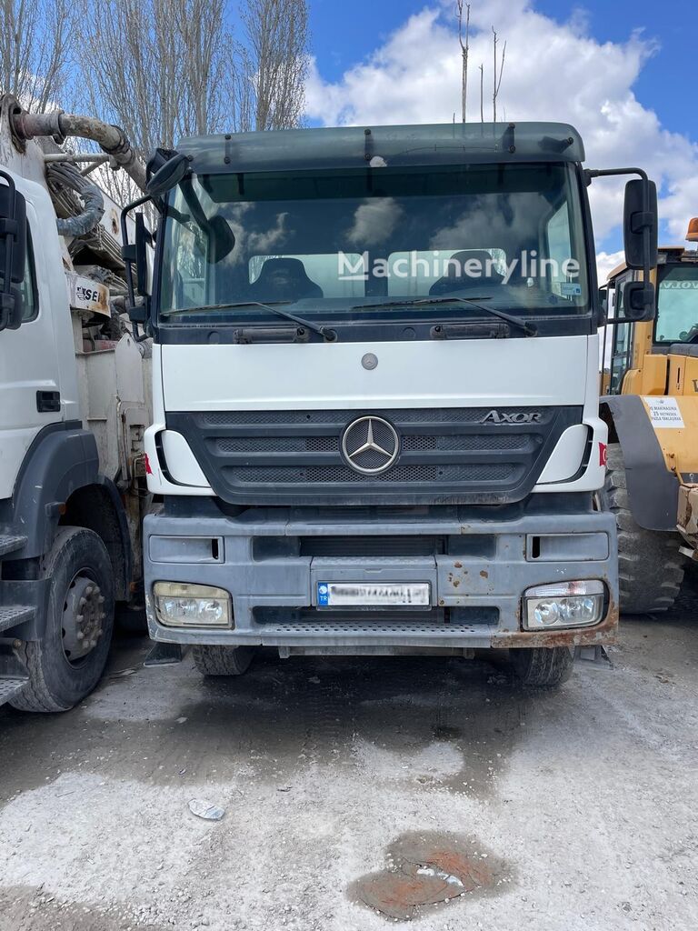 Mercedes-Benz 4140 kamion s mešalicom za beton