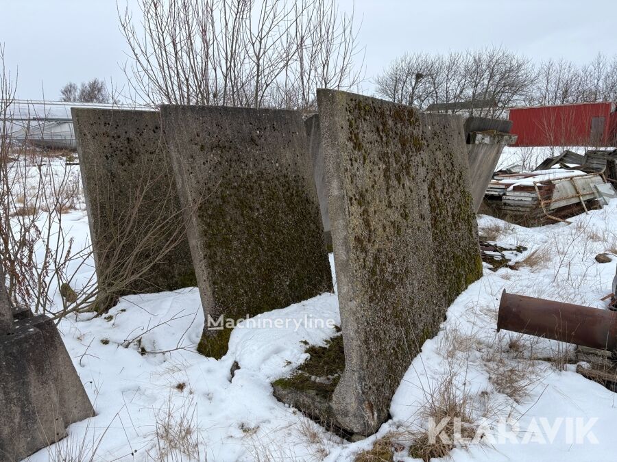 Prodaje se L-stöd 10 st hidraulični čekić na aukciji