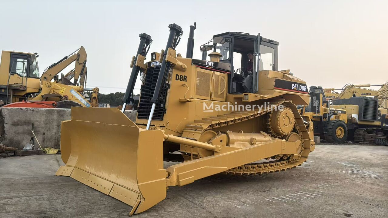 Caterpillar D8 buldožer