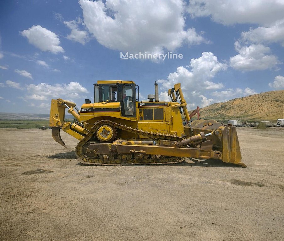 Caterpillar D8R buldožer
