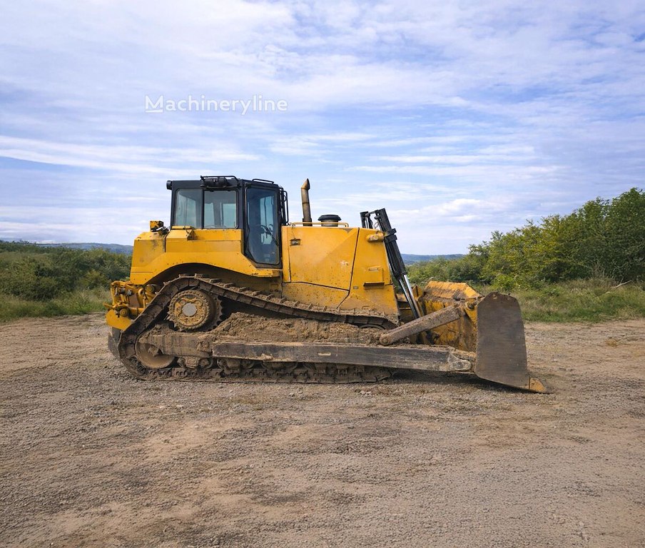Caterpillar D8T buldožer