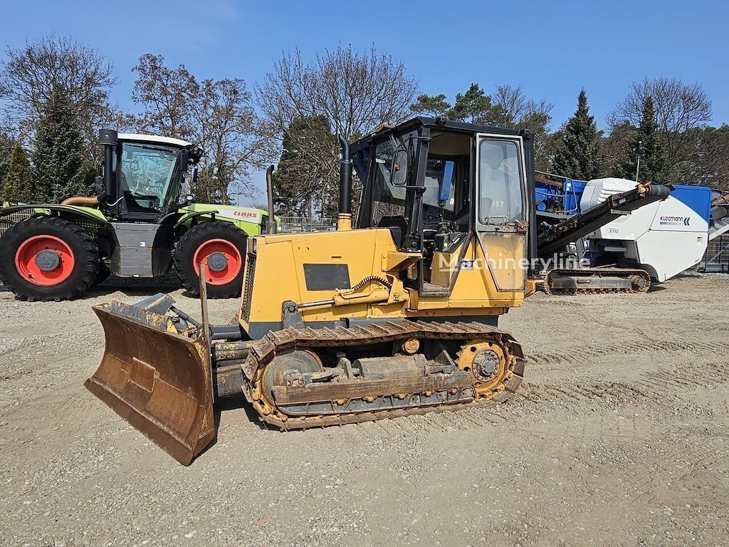 Komatsu D31E-20T buldožer