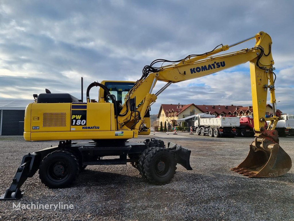 Komatsu PW180 Kołowa 18t bager točkaš
