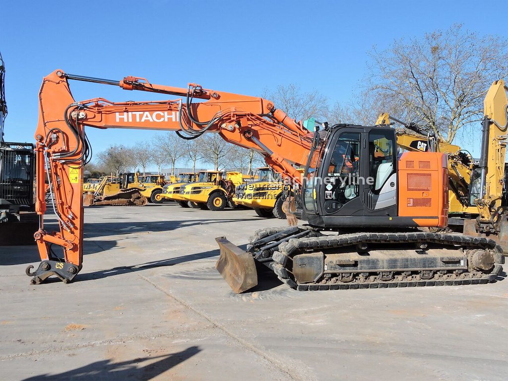 Hitachi ZX225 bager guseničar