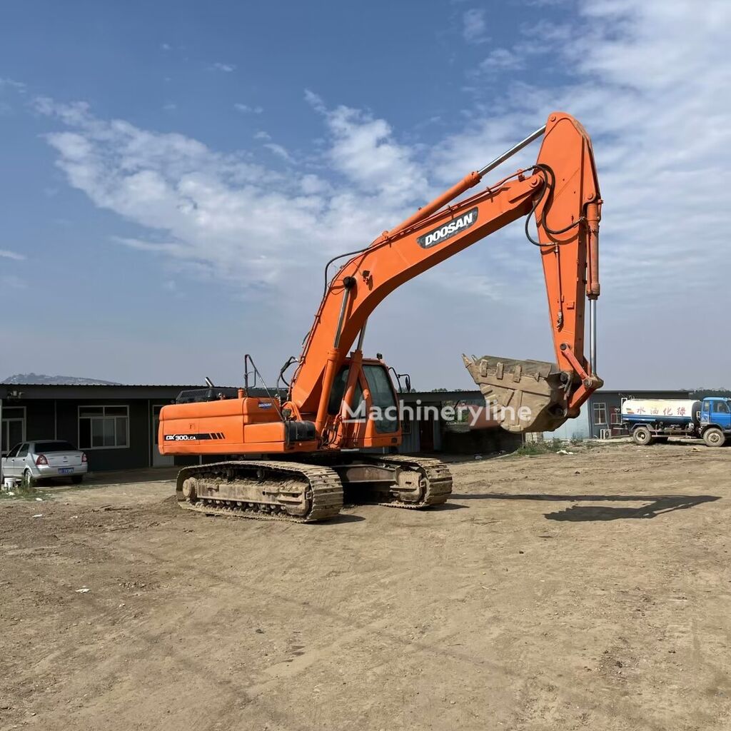 Doosan DX300 bager guseničar