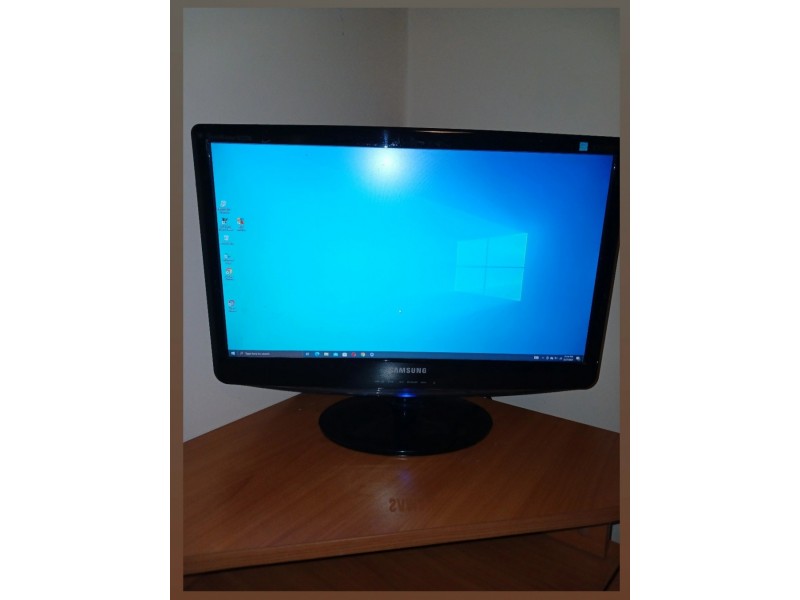 Komplet PC + Samsung 22 inča monitor (Windows 10)
