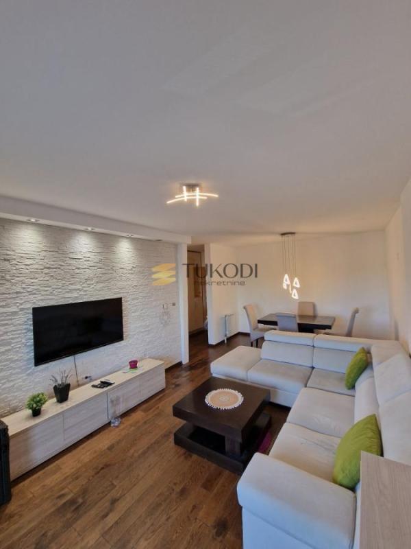 Trosoban stan na prodaju, 86m2, 236.500€