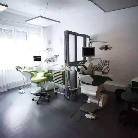 MI BRINEMO O DETALJIMA, VI UŽIVAJTE U OSMEHU - MRSE DENT