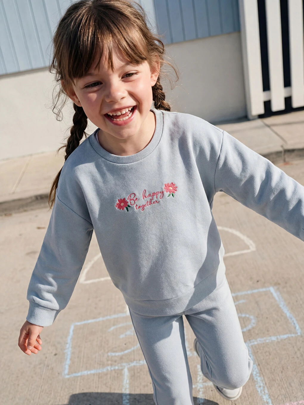 LCW Kids Duks Sa Okruglim Izrezom I Pantalone Za Devojčice Od Mekog Materijala
