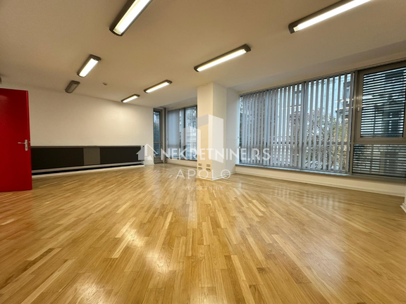Moderan kancelarijski prostor sa open space konceptom – Centar Beograda