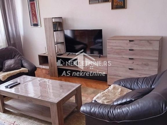 Vračar, Južni bulevar, 2.0 stan, 77m2, 800 EUR