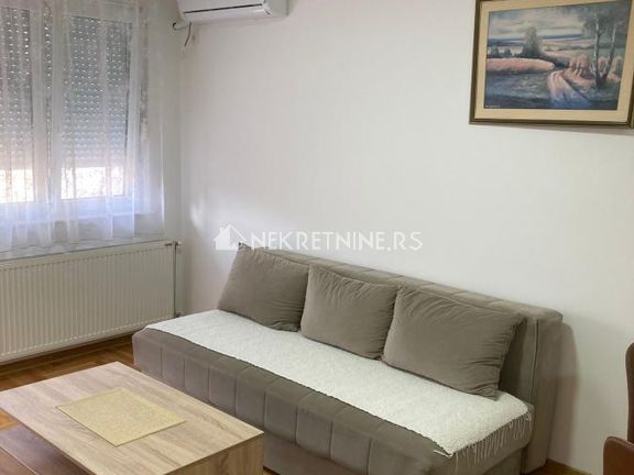 Izdavanje stana – Sajmište, 45 m², 400 €
