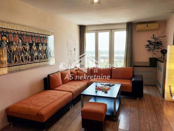 Palilula, Hala Pionir, 4.0 stan, 115m2, 1200 EUR