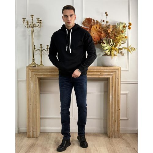 Muški crni duks sa kapuljačom