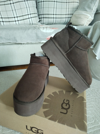 Ugg nove