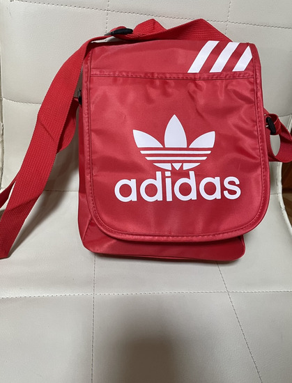 NOVO Adidas crvena torbica