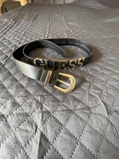 Guess original crni kais sa zlatnim slovima