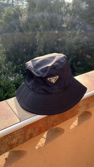 Prada bucket kapa