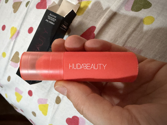 Huda beauty Cheeky tint- Coral cutie