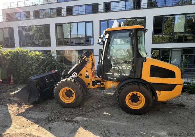 Utovarivač
JCB 406 Diesel 4,9t