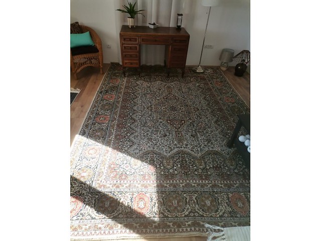 Veliki dekorativni tepih persijskog stila