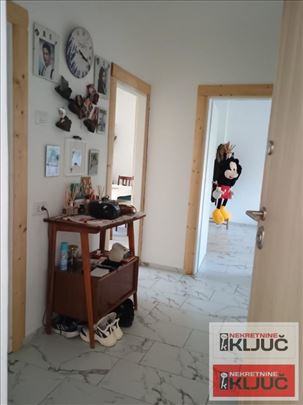 Kej, 63m2, Dvoiposoban + podrum 22m2, Renoviran