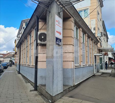 Izdaje se poslovni prostor 150m2 u centru Zemuna