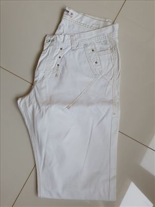 Bele pantalone / farmerke vel. 34 Novo!