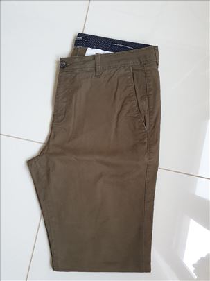 Waikiki pantalone vel.32/31 Novo!