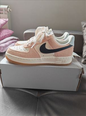 NIKE AIR FORCE 1 ‘07