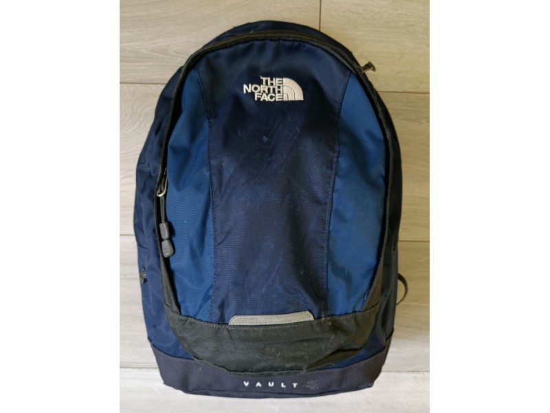 Odlican original THE NORTH FACE Vault ranac