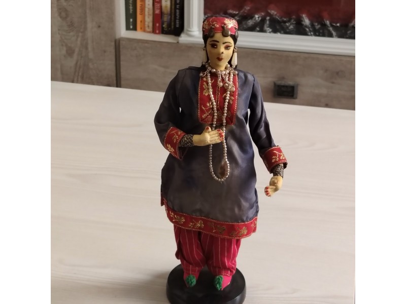 Lutka Figura žena u tradicionalnoj nošnji