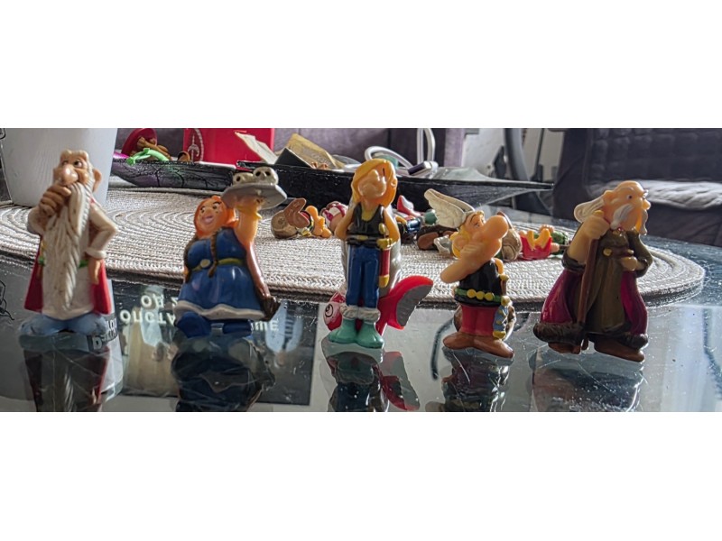 Kinder figurive asterix i obelix