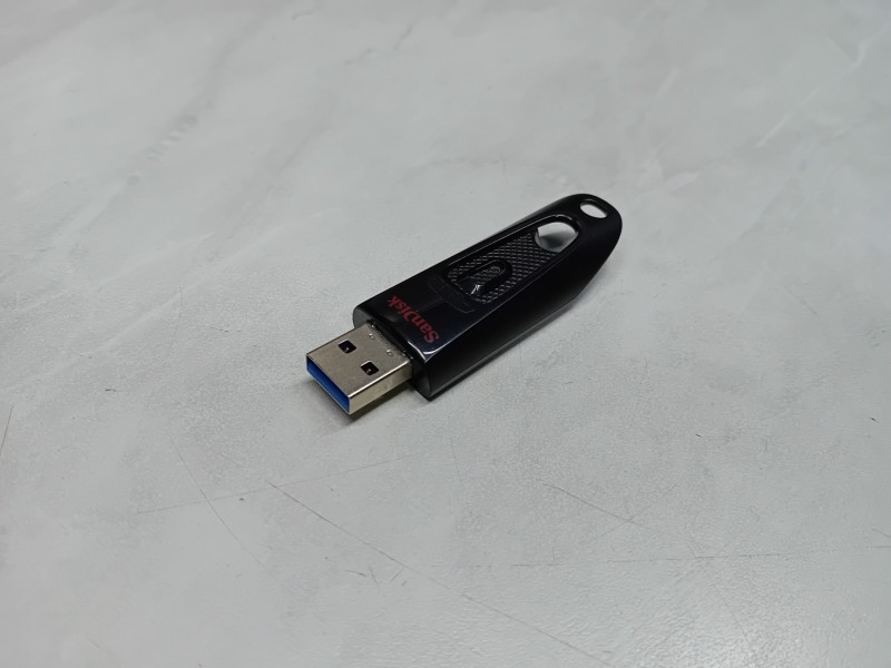 usb fles 32gb ispravan usb 3.0