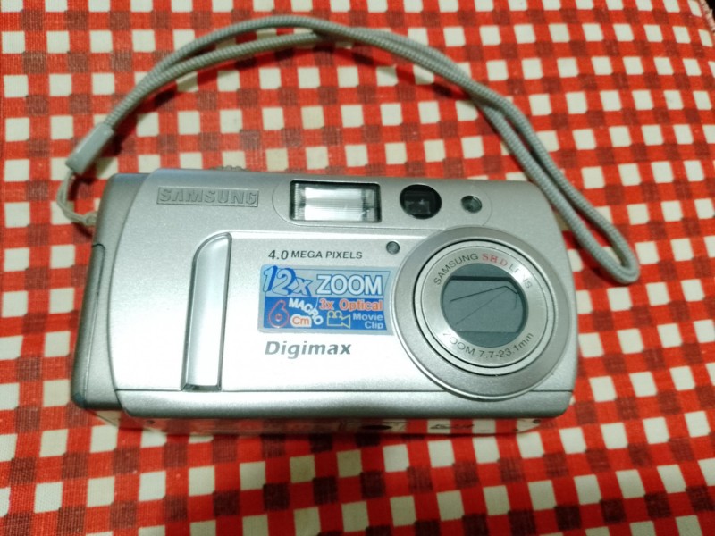 Foto aparat kamera SAMSUNG Digimax 420 NEISPRAVNO