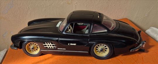 Crni Mercedes 300 SL 1954 Burago 1/18 Italy