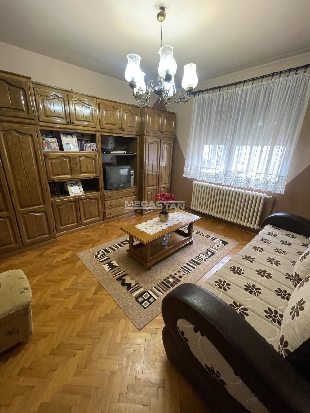Kuća, centar, 363m2
190.000 €
