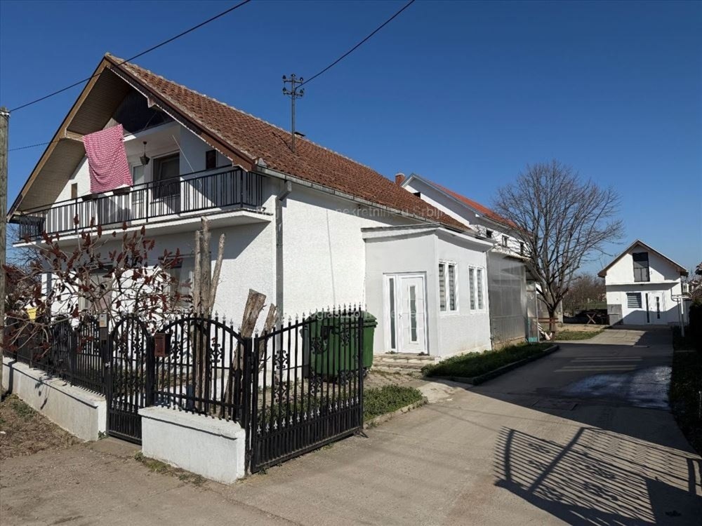 Prodajem kucu-smeštaj za radnike-Vojka
125.000 €