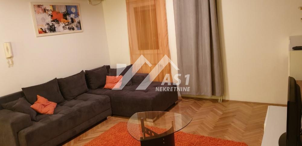 Izdajem LUX dvosoban komforan stan na Grbavici !!! ID#5880
400 €