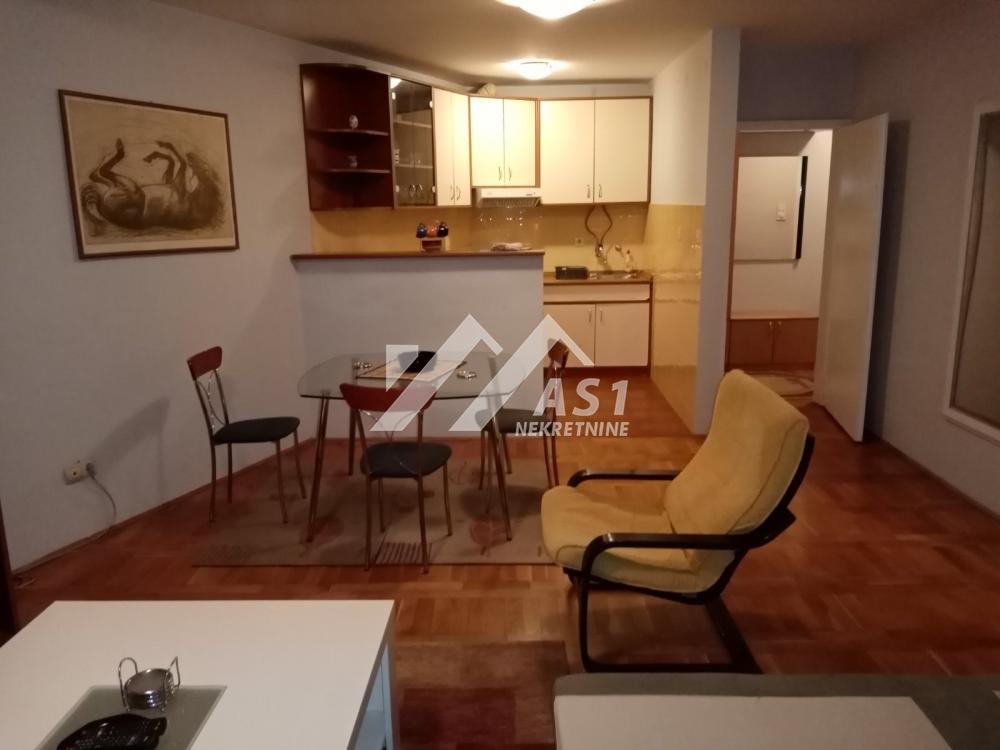 Izdaje se garsonjera od 40 m2 u Centru ID#5858
300 €
