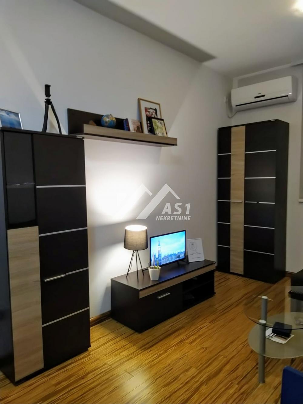 Izdaje se lepa garsonjera u Laze Nančića ID#5827
300 €