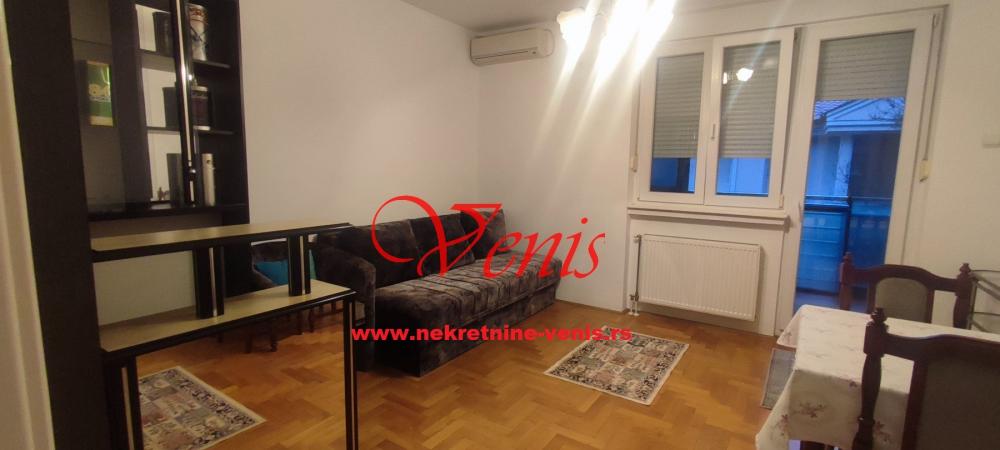 Bulevar oslobođenja ul Milana Toplice 52 m2 400 Evra ID#2683
400 €