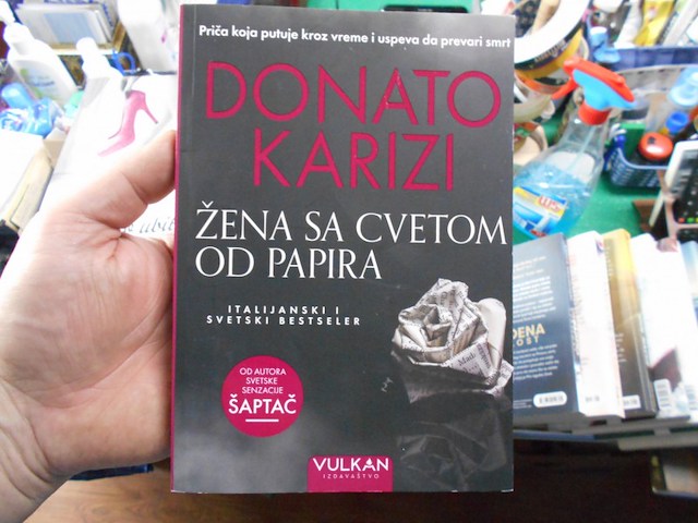 Donato Karizi - Žena sa cvetom od papira