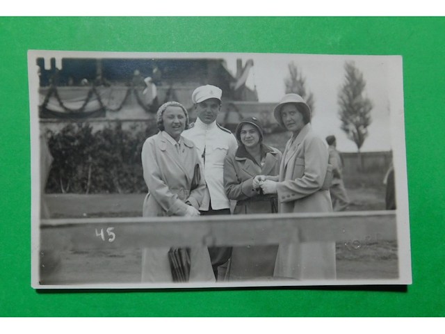 Kraljevina - Foto Rekord Subotica - oficir sa damama