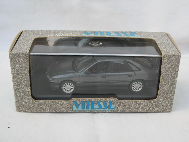 1:43 vitesse renault laguna
