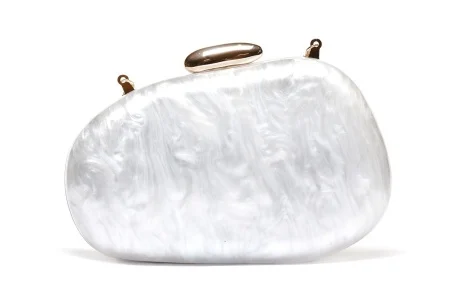 T032664WHT - Bela ovalna akrilna svečana clutch torbica sa reljefnim stone