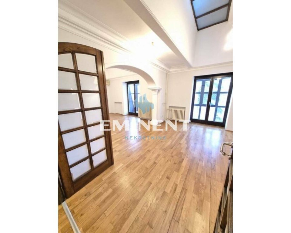 Kuća, Beograd - Autokomanda | Izdavanje · 360m² · 4.900€