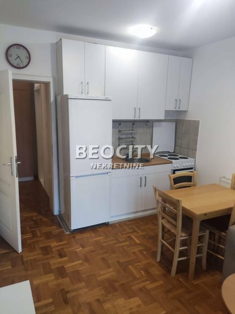 Trosoban stan, Novi Sad - Socijalno | Izdavanje · 41m² · 400€